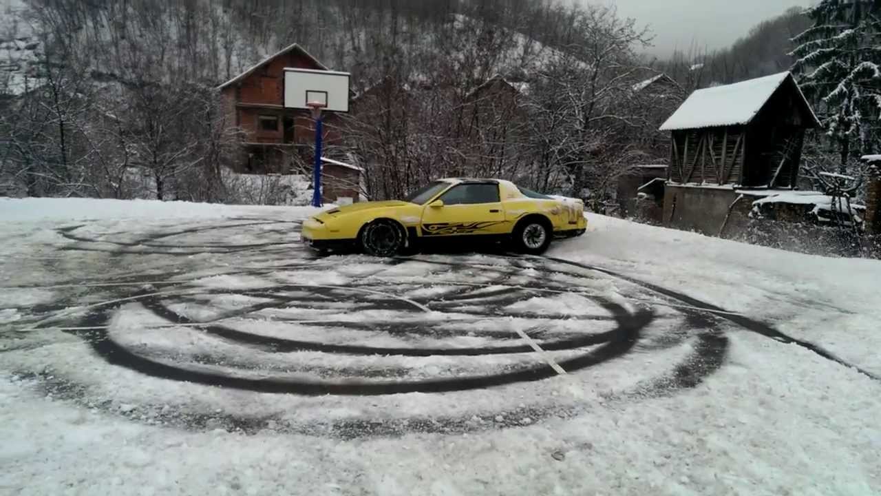 Pontiac Trans Am 5.0 snow drift - YouTube
