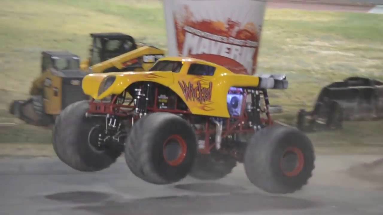 Kreg Christensen Wicked Monster truck freestyle RMR 2016 - YouTube