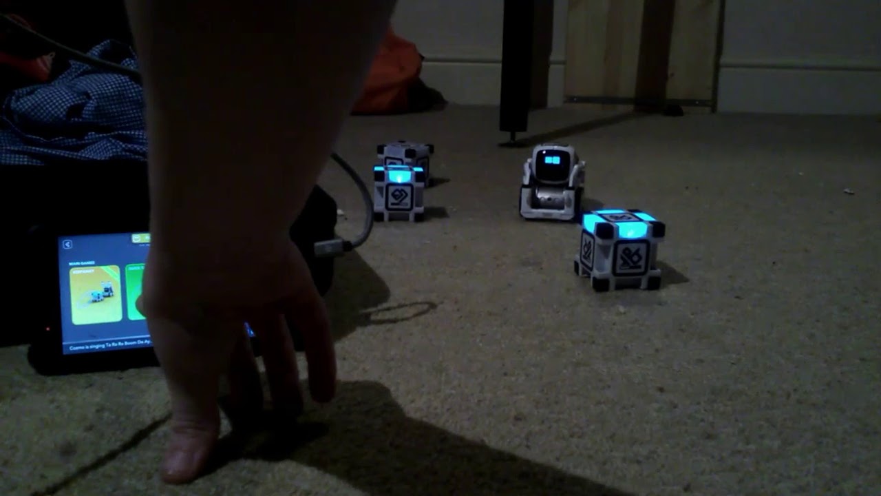 Cozmo (the robot) tutorial - YouTube