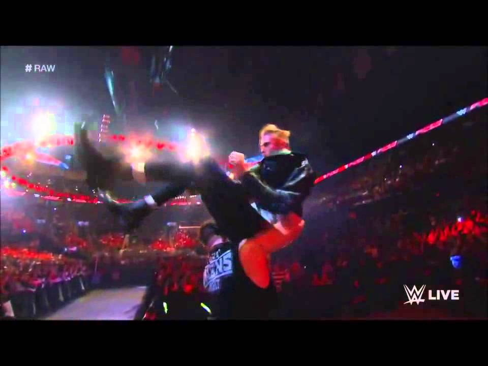 Kevin Owens pop up powerbomb Machine Gun Kelly - YouTube