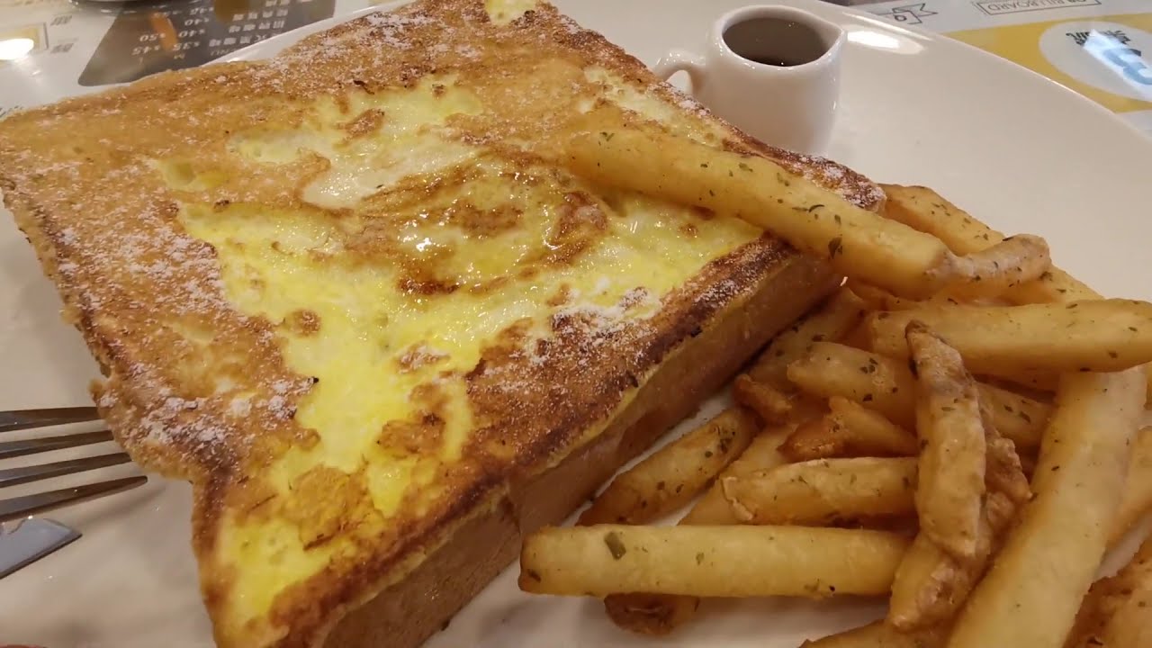 Breakfast in Taipei.Good to eat.Q Burger. - YouTube