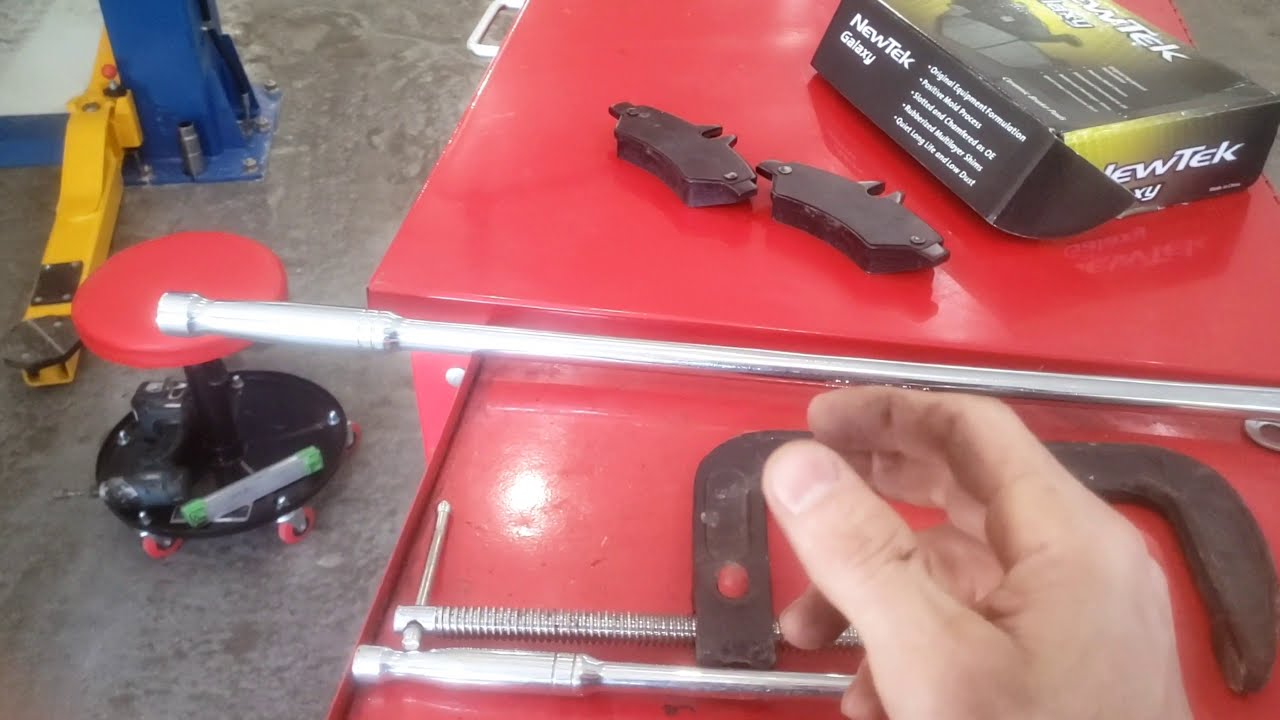 CHANGEING BRAKE PADS is easy Mercedes Sprinter ,Dodge Sprinter - YouTube