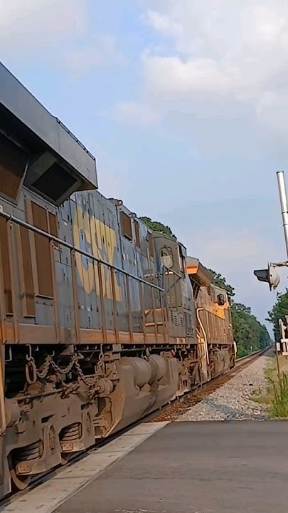 UP 2697 With CSX GEVO Power Leads Ethanol Train #unionpacific #csx - YouTube