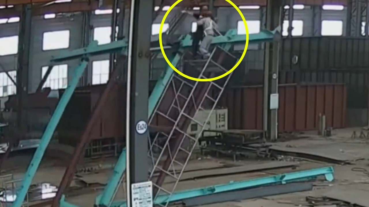 💀ELEVATED WORK PLATFORM ACCIDENT - YouTube