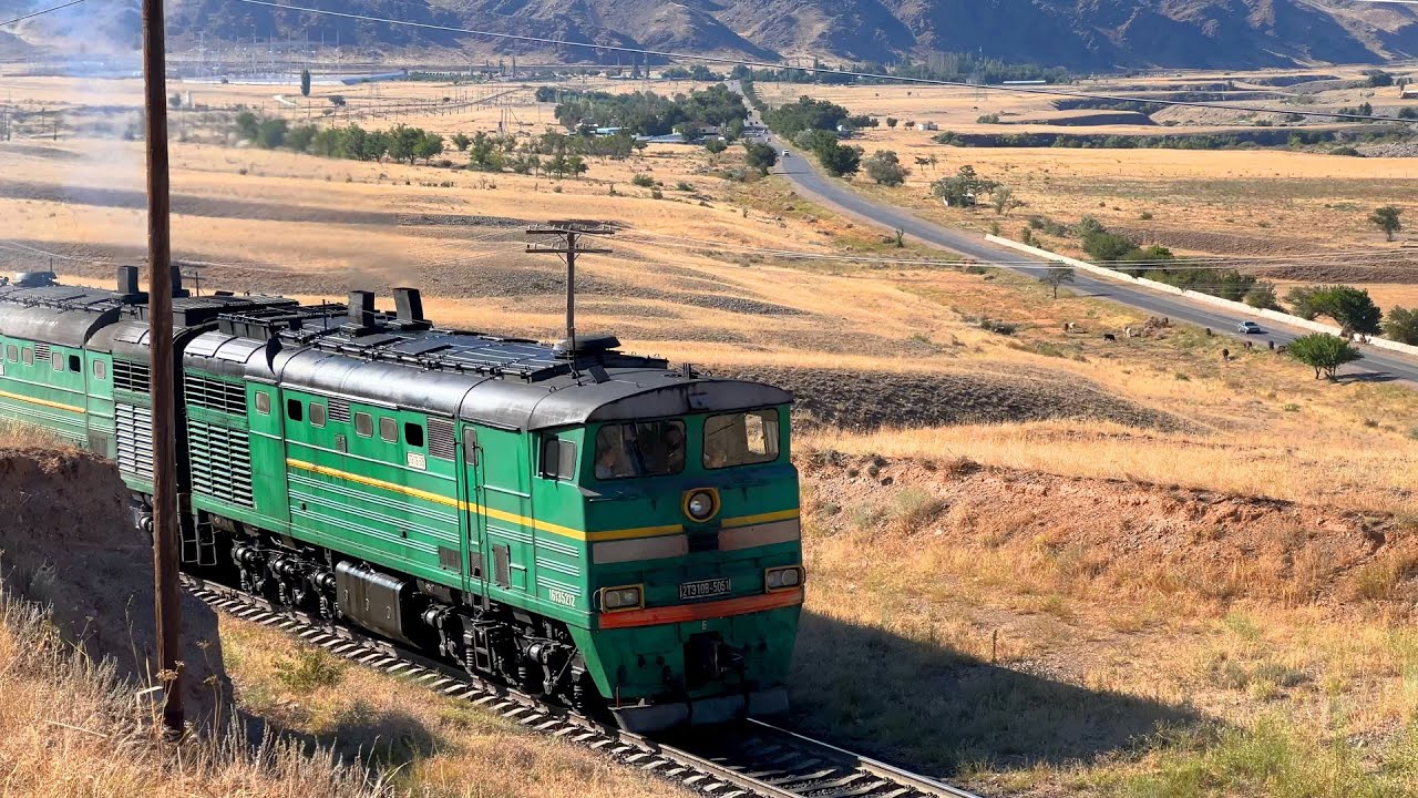 Diesel locomotive 2TE10V-5051 overcomes the first difficult mountain climb in the Boom Gorge 18 ...