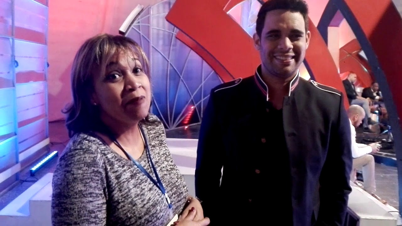 Albert Mena en En Variedad Contigo - YouTube