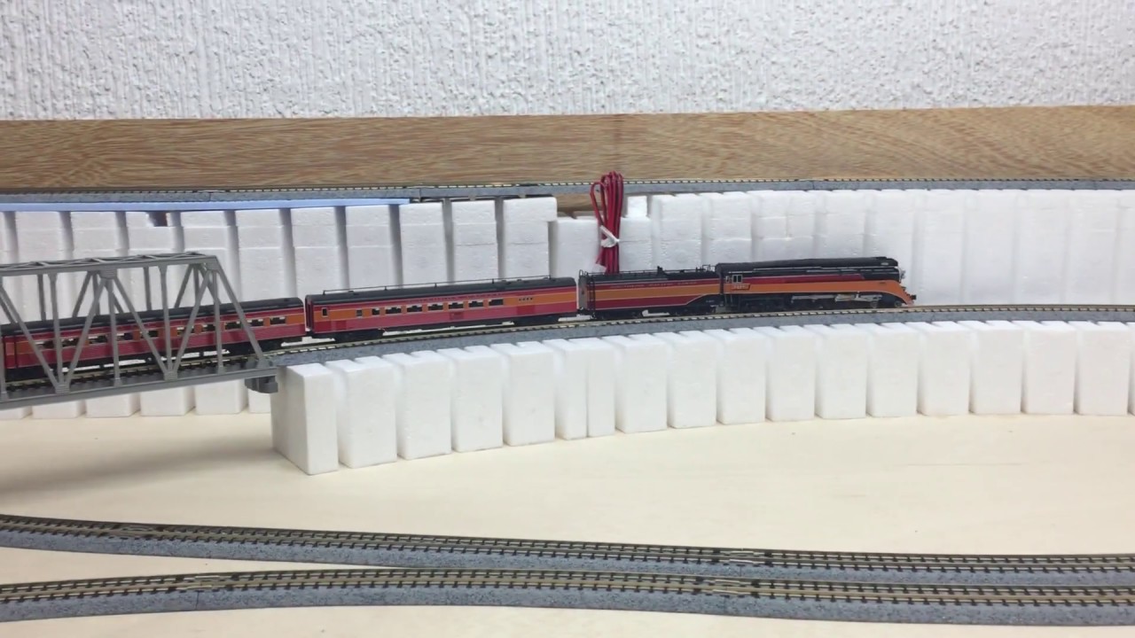 Kato Southern Pacific Lines GS4 Morning Daylight on the OsO Valley ...