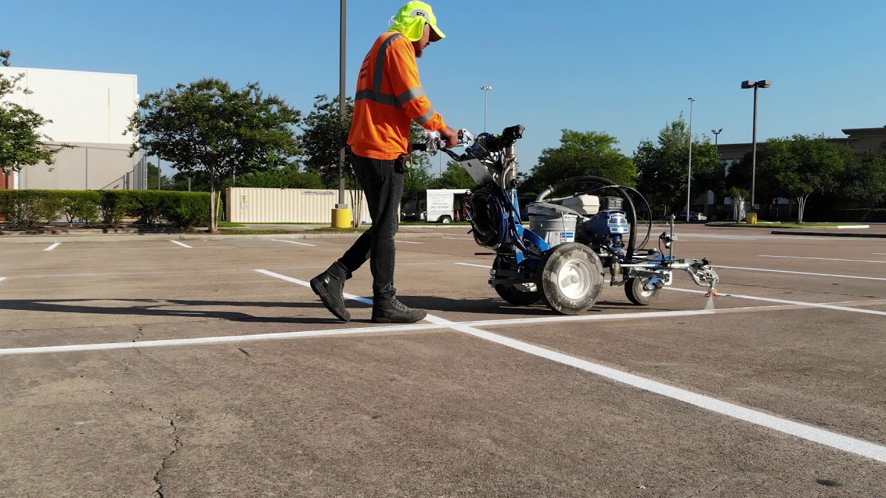 Alvarez Striping striping a straight line the professional way - YouTube