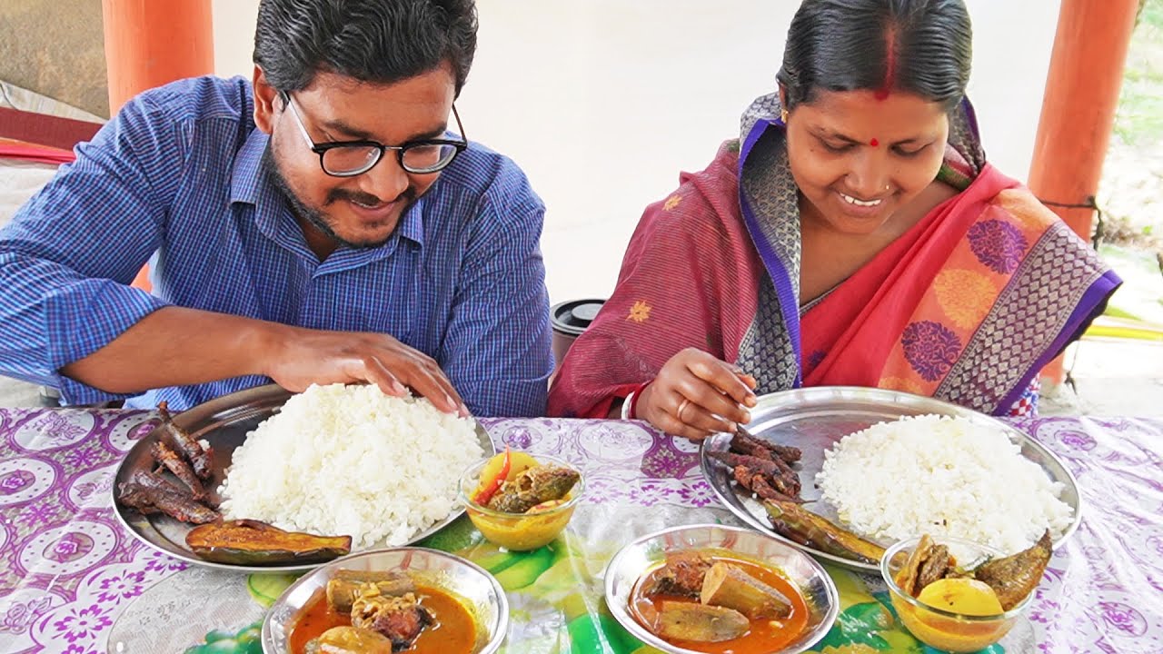 Bengali Lunch Eating Show.Rice,Desi Magur Macher Jhol,Dakhur Mach Bhaja ...