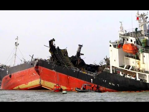 Large Ships Crash In Seaport! Sinking Ships - YouTube