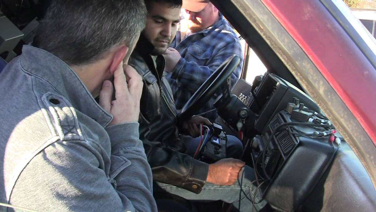 12 Fi BTL N3 15's on 50,000 watts Demo with the Owner of Cruisers Rods ...