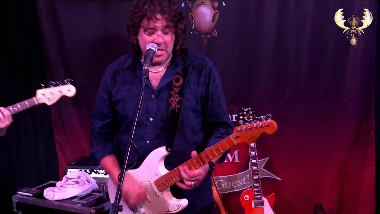 Sean Chambers - Goin' Down - Live at Bluesmoose Radio 15 mei 2019 - YouTube