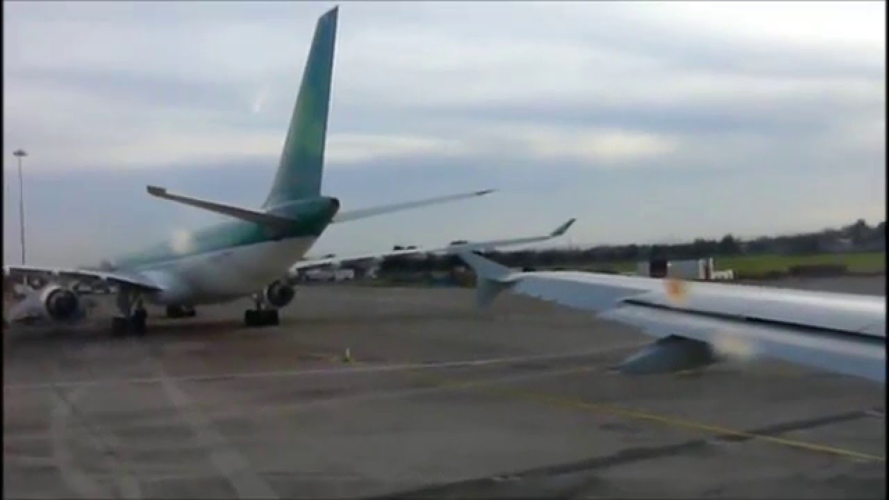 Wind shear landing with Aer Lingus A320 on AMS - YouTube