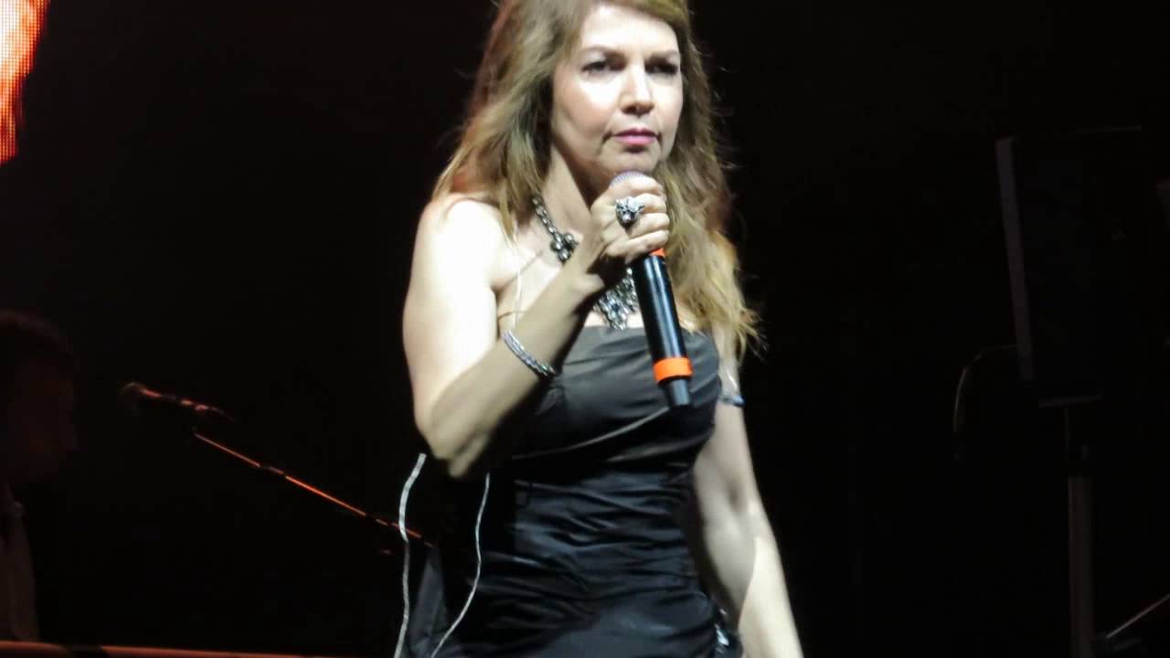 Cristina D'Avena all'Alpàa di Varallo - YouTube