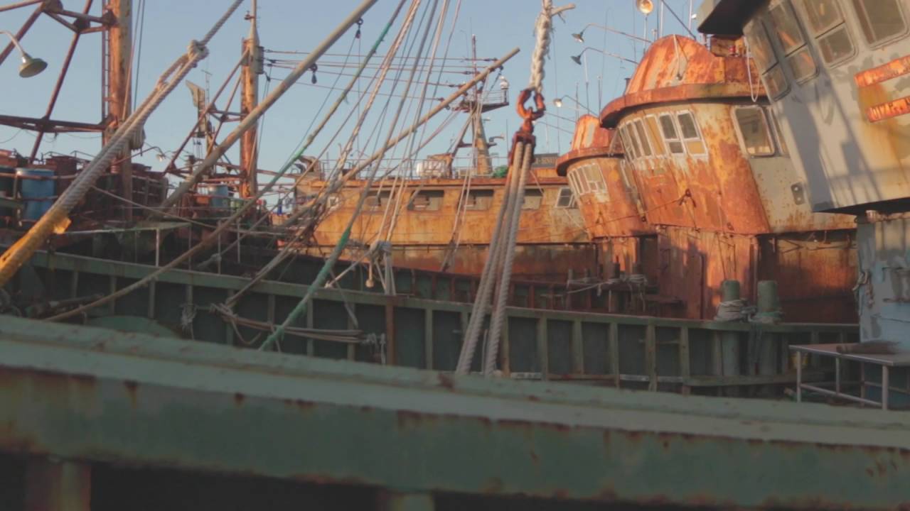 Exploring the Old Abandoned Ships - YouTube