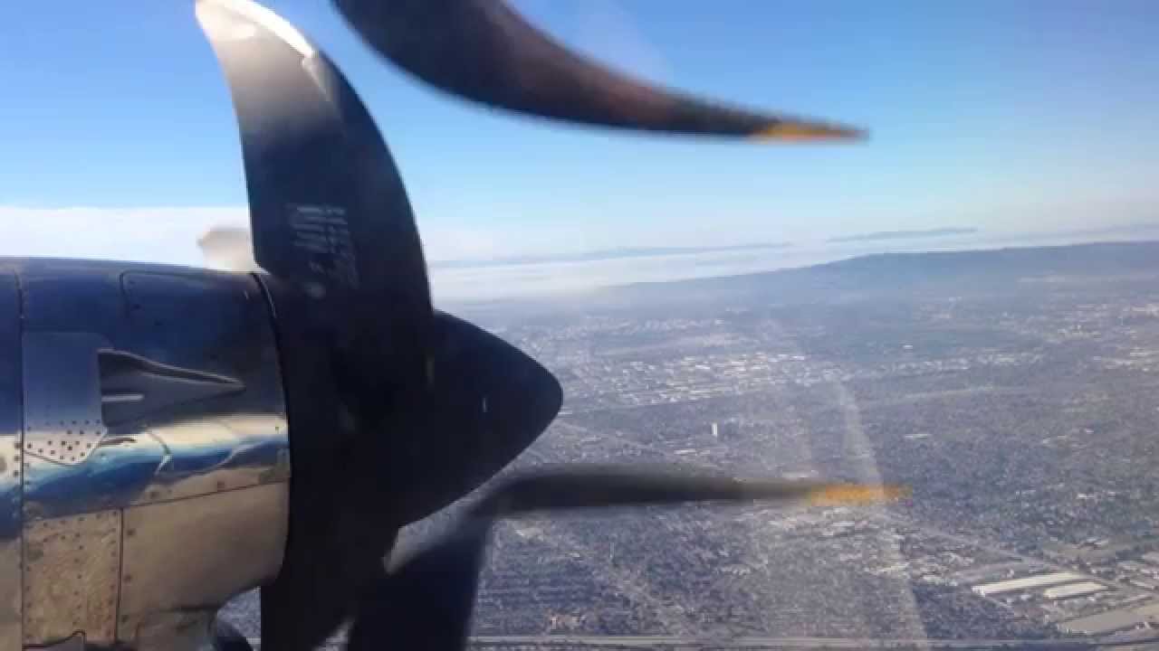 Crazy optical illusion on United Airlines flight. - YouTube