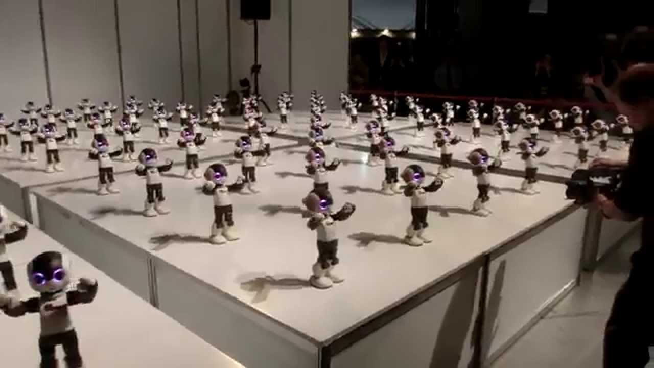 100 Robi robot dancing to music in Japan - YouTube