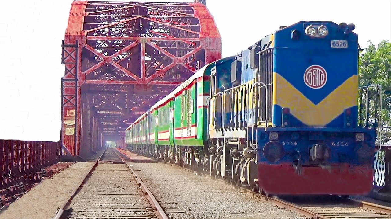 International Train Maitree Express (BR Rake) Passing Through 102 Years ...