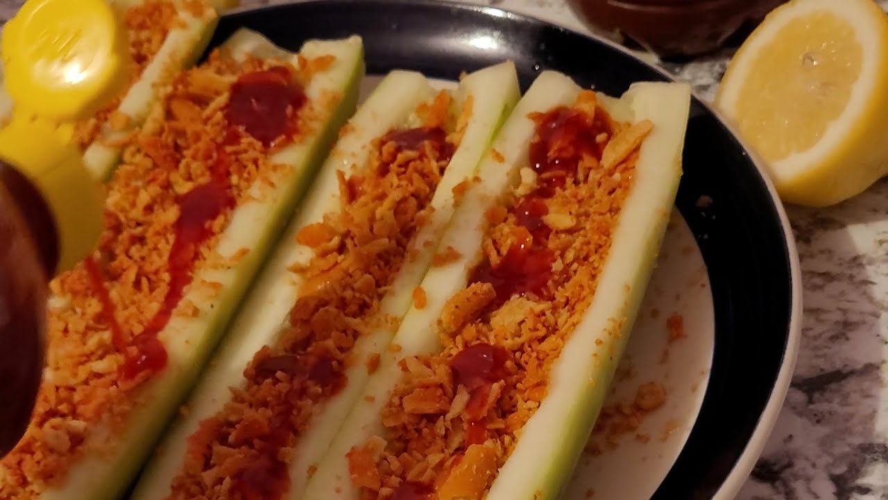 Pepino con takis - YouTube