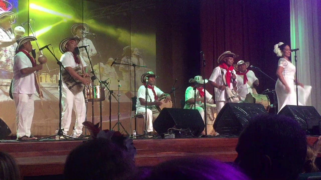 Los Gaiteros de San Jacinto - Carnaval de Barranquilla 2020 - YouTube