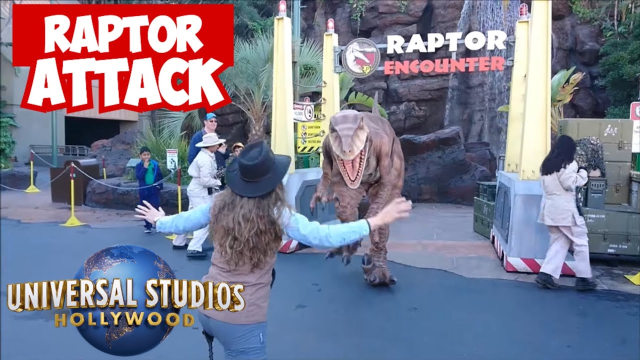 Raptor attack strikes universal studio Hollywood Los Angeles - YouTube