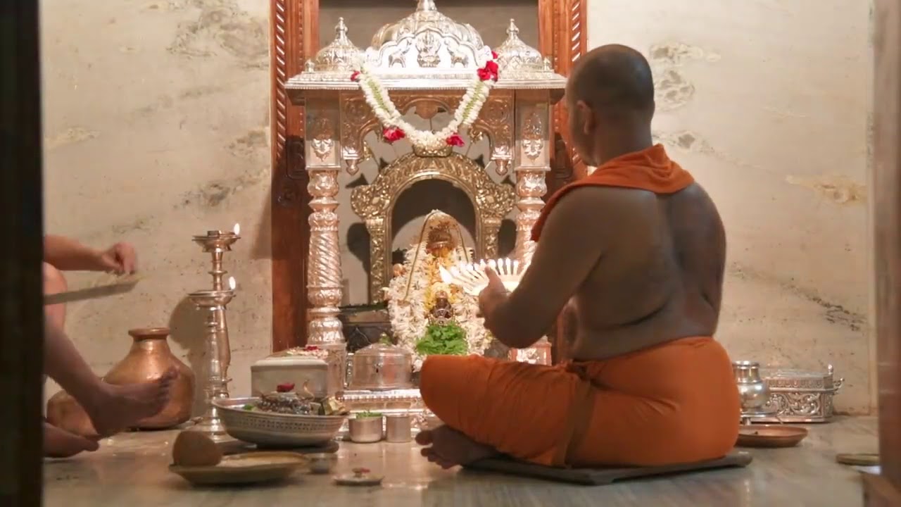 Mahapooje by Sri Vishwavallabha Theertharu, Sode Vadiraja Mutt - YouTube