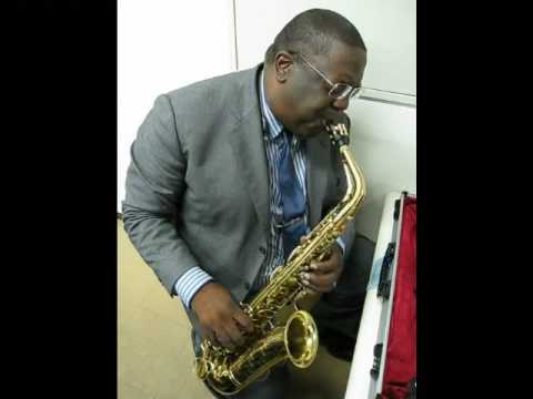 Jesse Davis plays AIZEN alto sax mouthpiece - YouTube