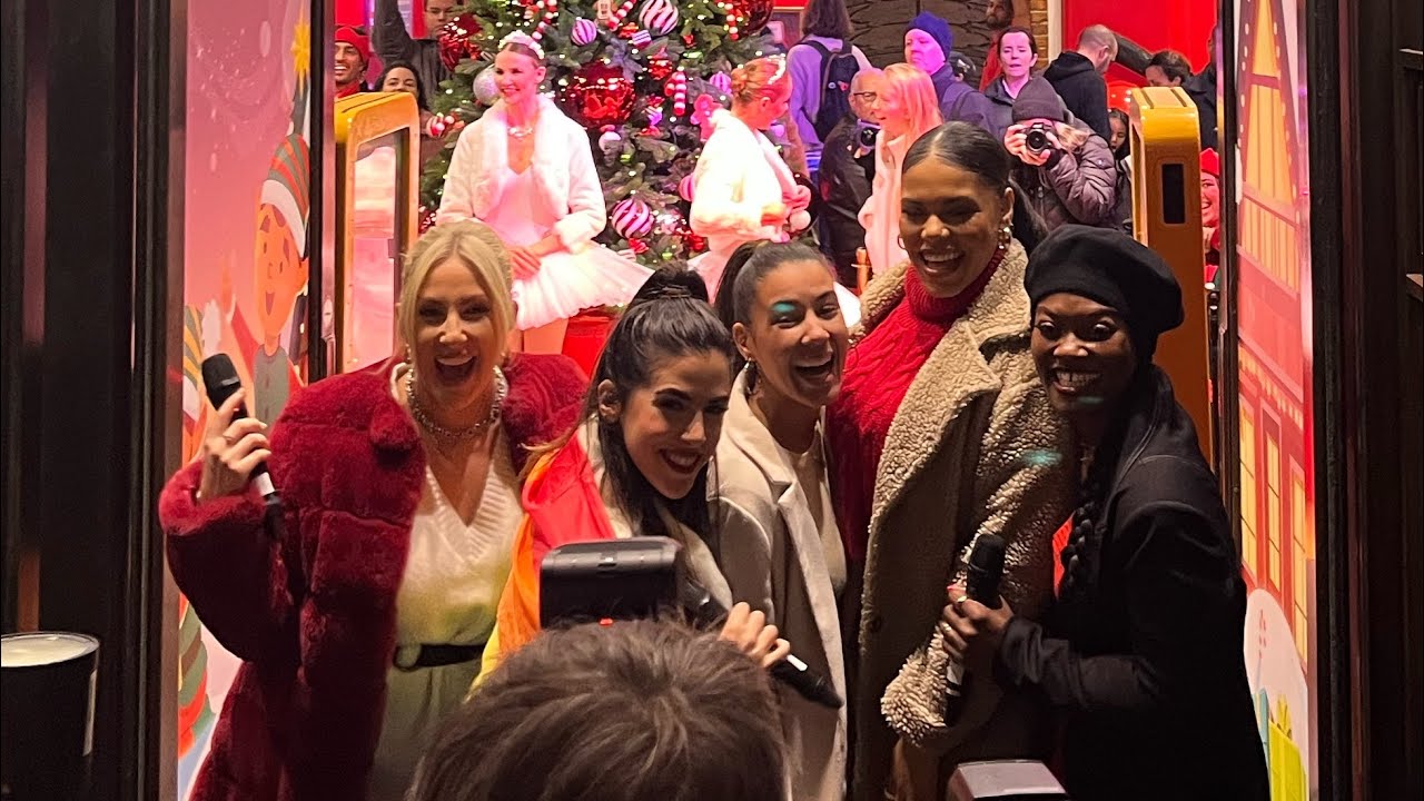 SVN New Christmas song! 4th November 2022, Hamleys Toy Shop - YouTube
