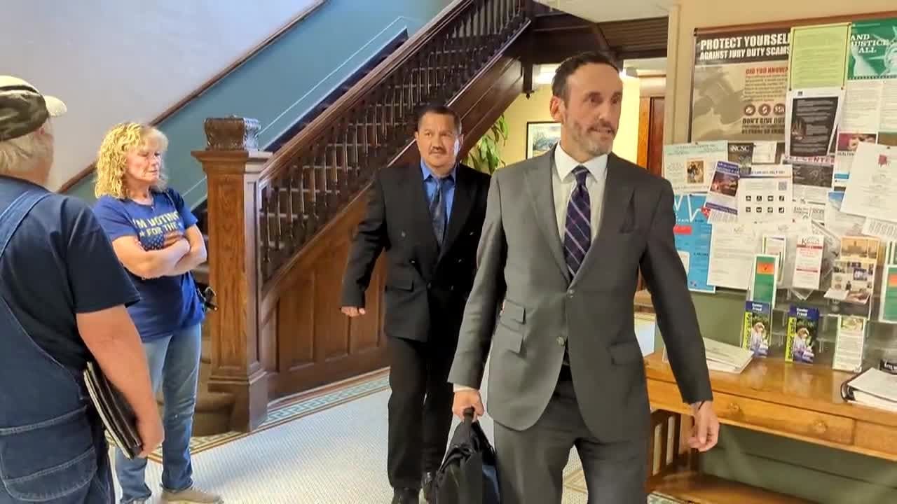Former Marion police chief Gideon Cody walks into courtroom - YouTube