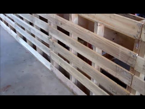Make A Small Livestock Working Chute From PALLETS~Part 1 - YouTube