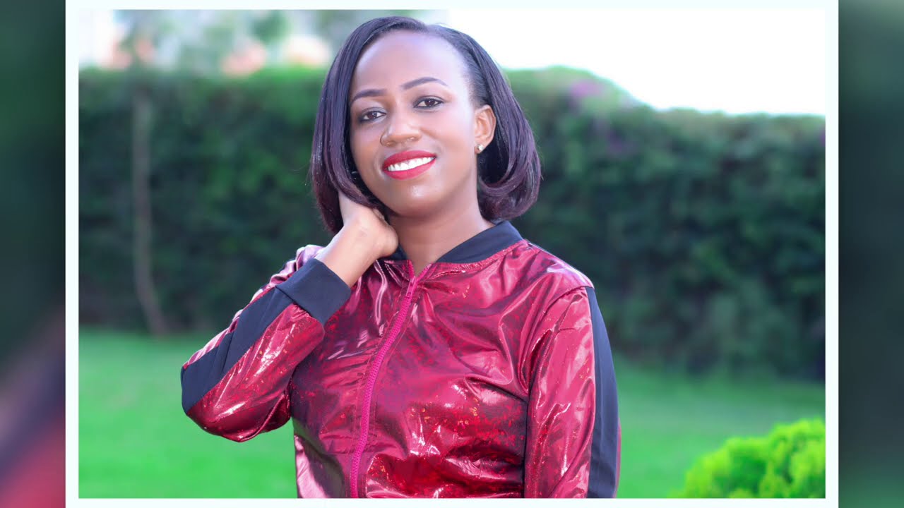 HOW TO POSE FOR A PHOTO - YouTube