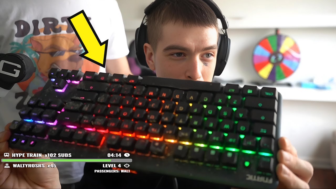 Dearlola SHOCKED by Odablock's Disgusting Keyboard - YouTube