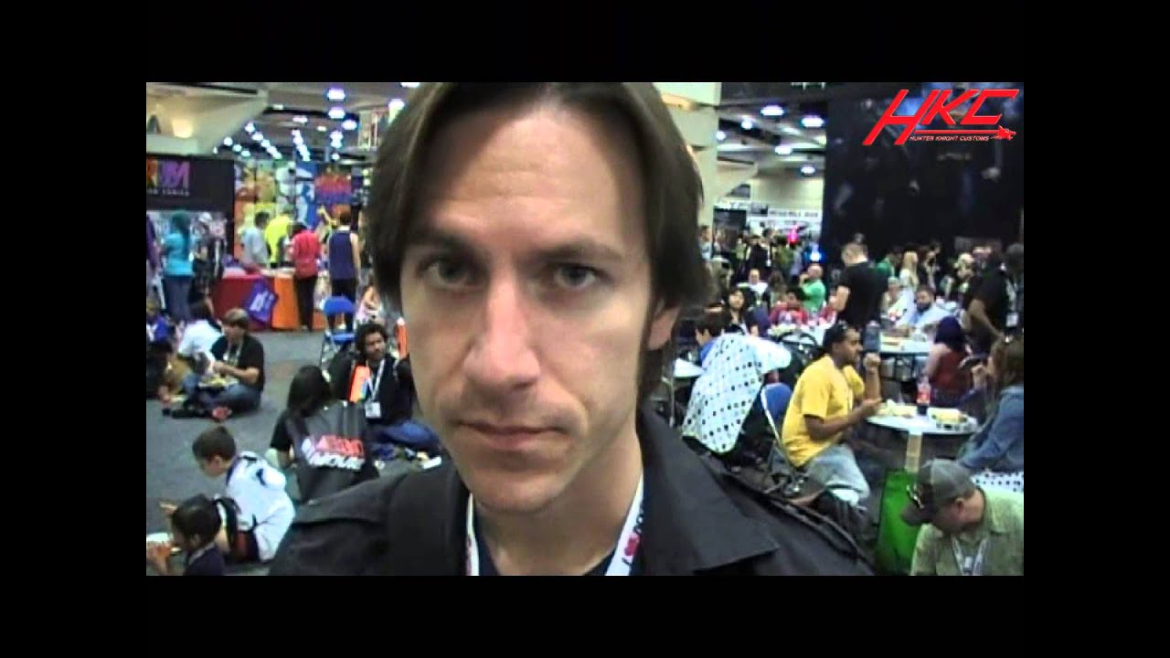 Matthew Mercer interview at comic con with Hunter Knight Customs - YouTube