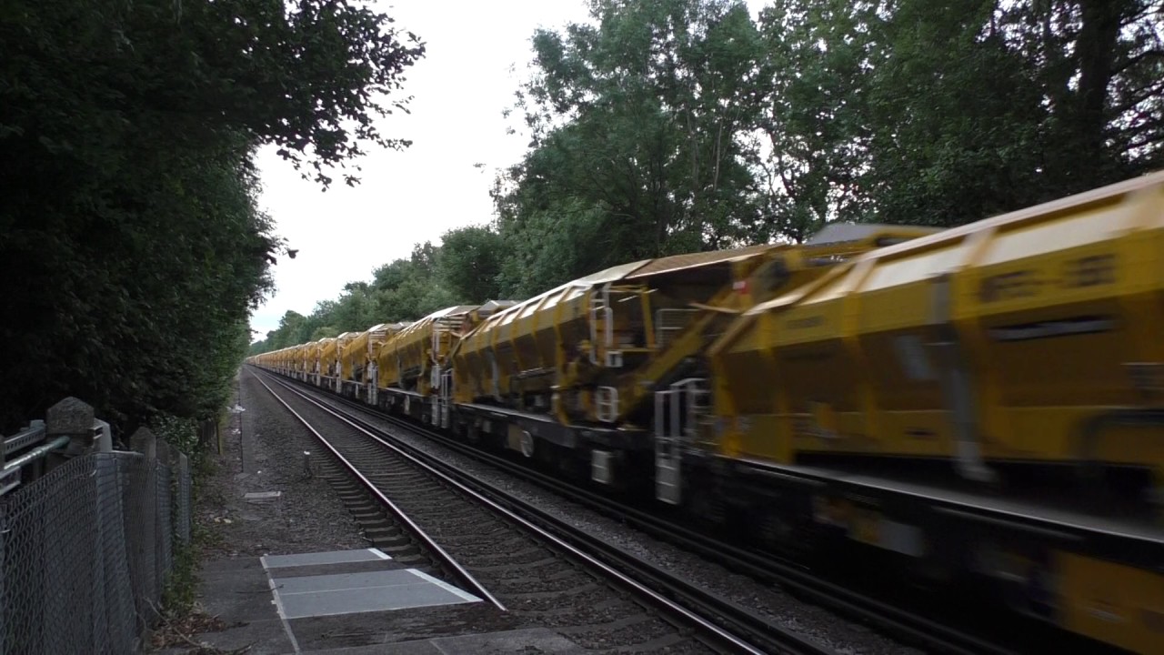 (HD) Class 66 Super Power! 66558 & 66524 blast through Leigh working ...