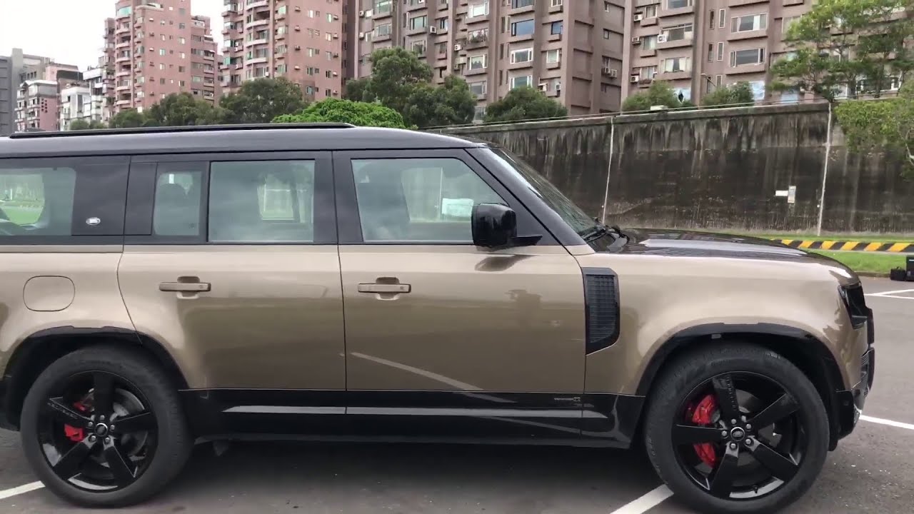 Land Rover Defender 130 X P400 - YouTube