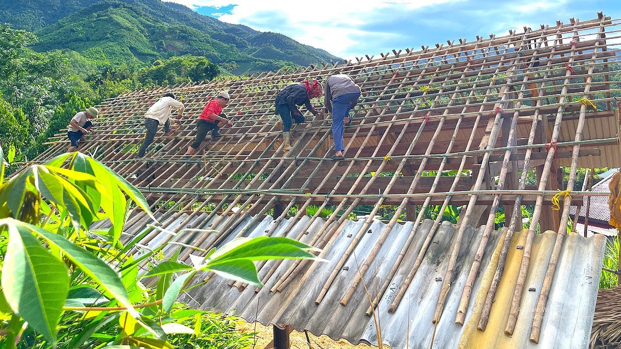 7 Days of Palm Harvesting & Thatching :Building a Wooden Stilt House ...