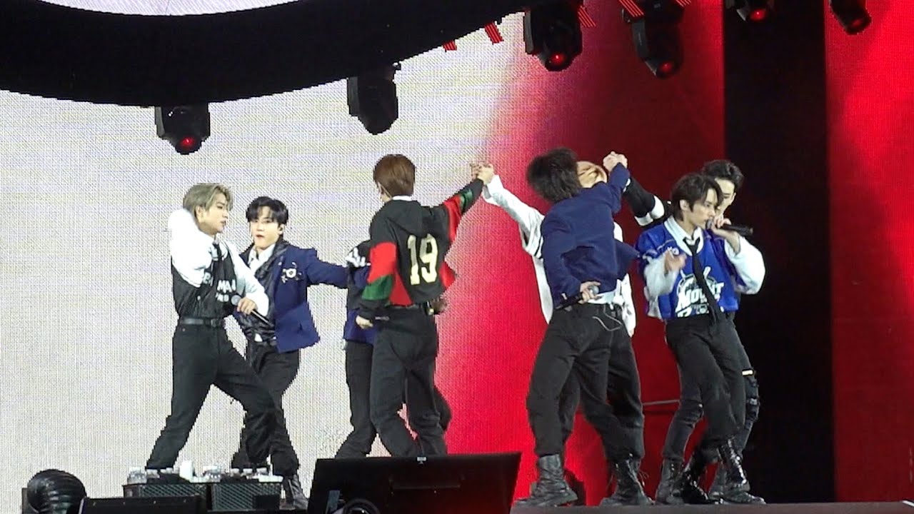 【230402 LA】Stray Kids - Back Door - YouTube
