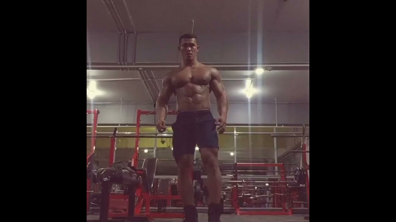 HOT and Sexy Indonesian Bodybuilder showing his Sixpacks - Junajunaedi ...