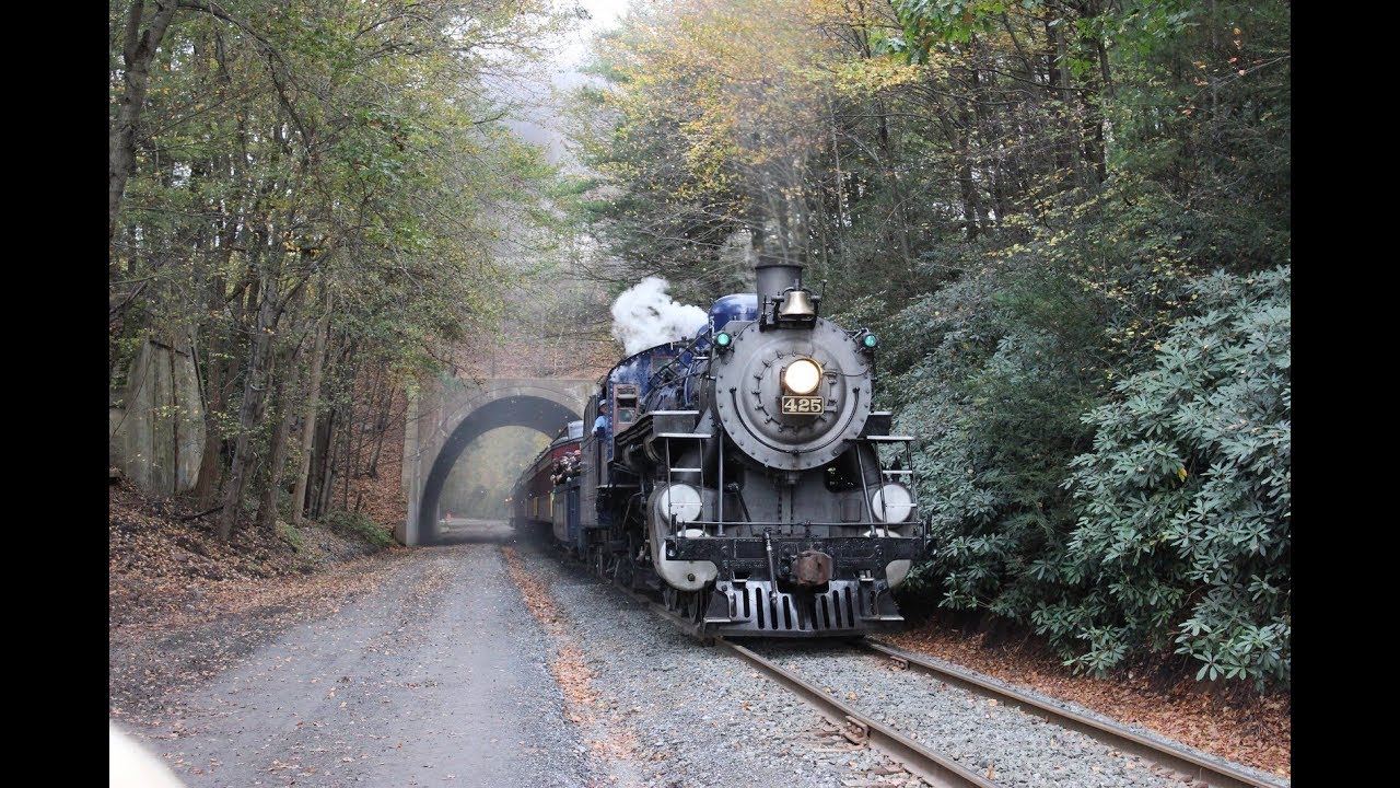Reading & Northern Railroad 425: Autumn in Pennsylvania - YouTube