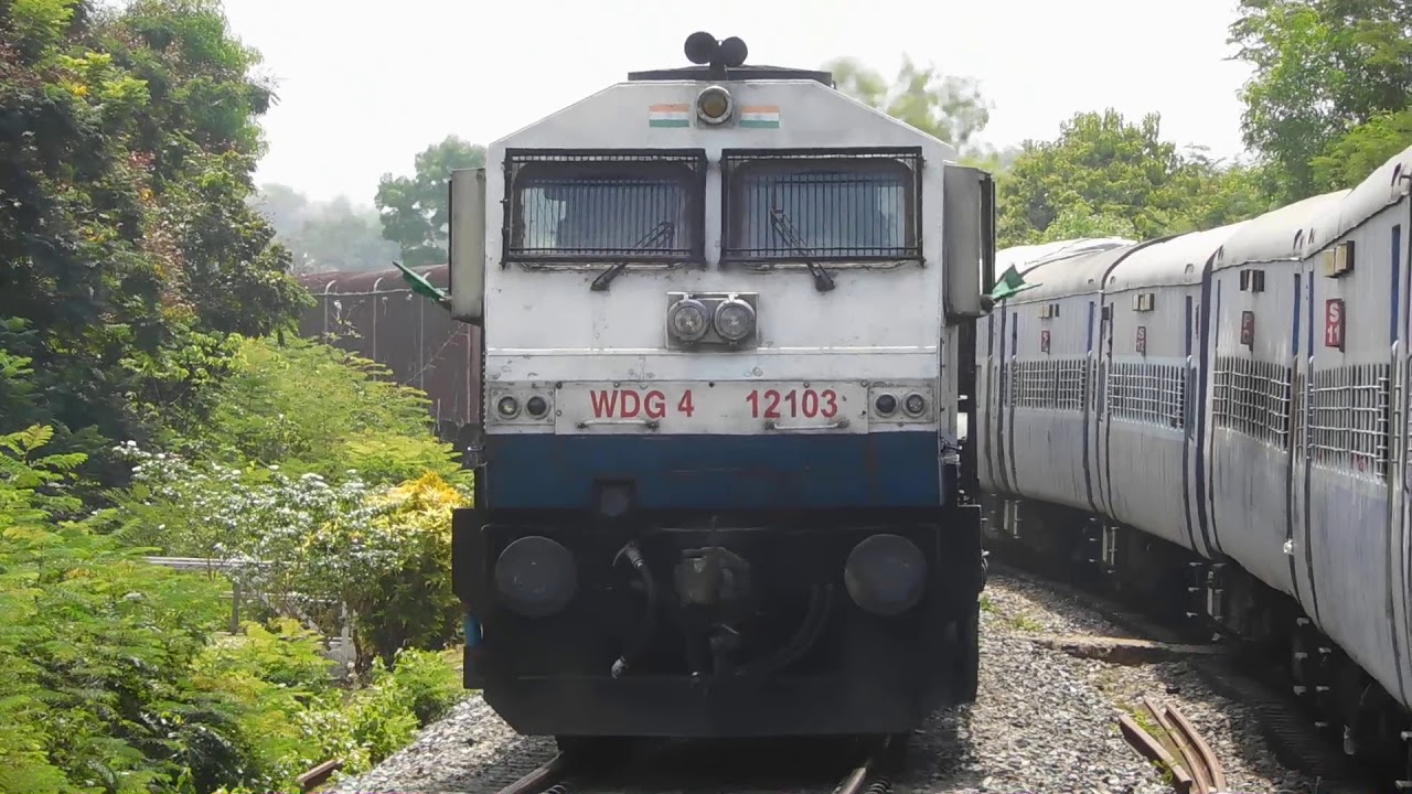 8000-HP MAGNIFICENT View of WDG-4+WDG-4 with loaded Freight | KONKAN ...