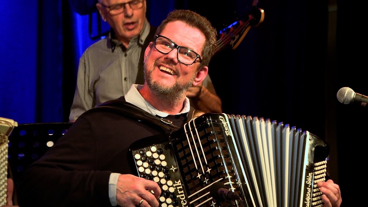 Trekkspillaften Folkets hus Moelv - YouTube