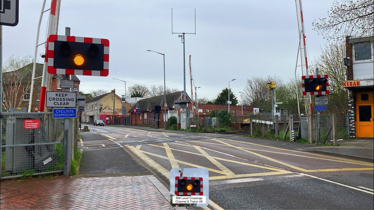 (Broken Tension Cable & Skirt) Carlton (Station) Level Crossing ...