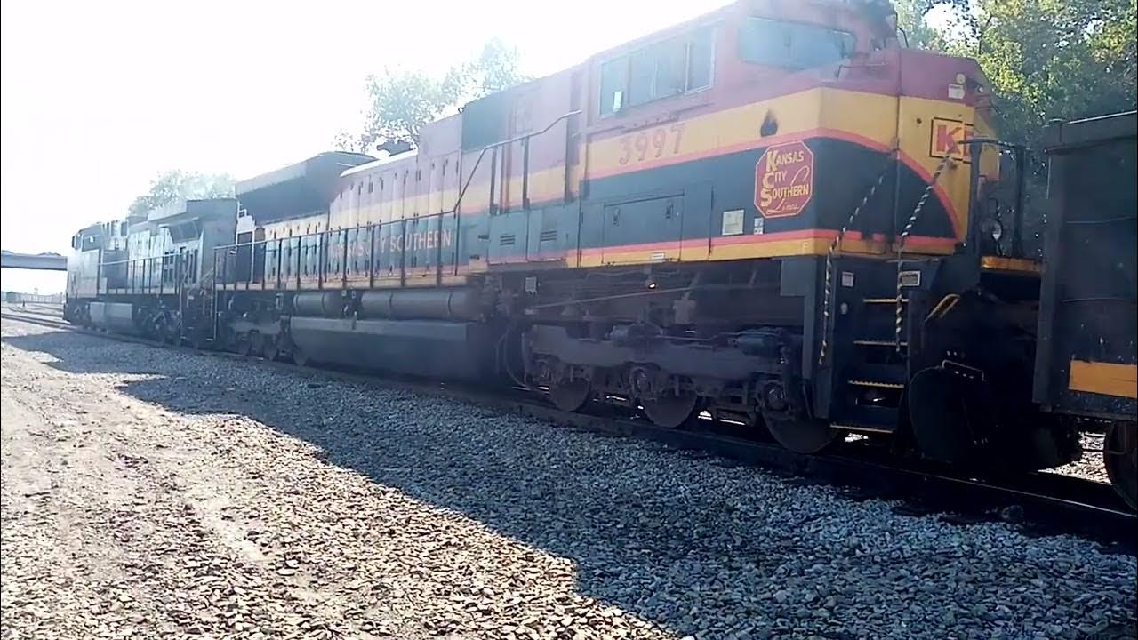 KCSM AC4400CW #4574 Y KCS SD70ACe #3997 Mercantil Nuevo Laredo-Monterrey - YouTube