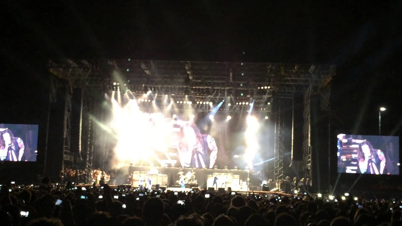 Aerosmith - Walk This Way LIVE - YouTube