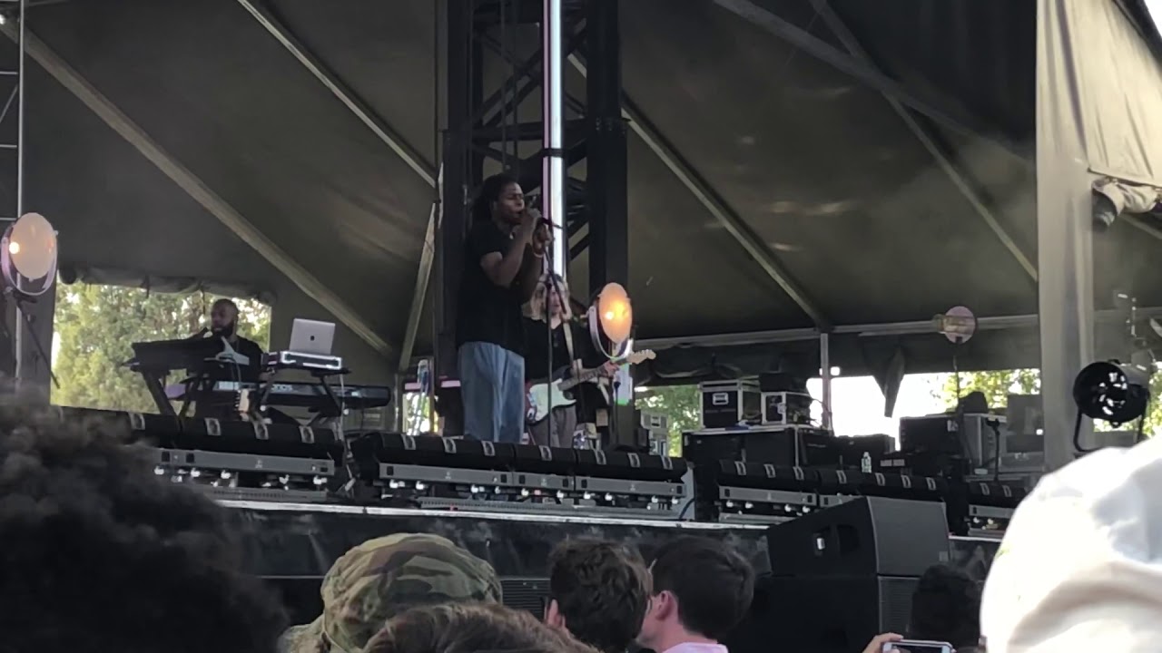 Daniel Caesar performs Neu Roses at Grandoozy - YouTube