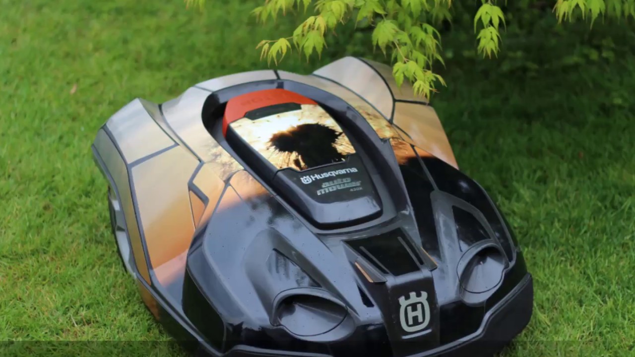 Husqvarna Automower® - Anbringen von myHusqvarna®-Klebefolien - YouTube
