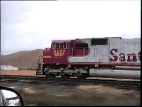 Burlington Northern Santa Fe SD75i 8227 Pace Tehachapi Blvd - YouTube