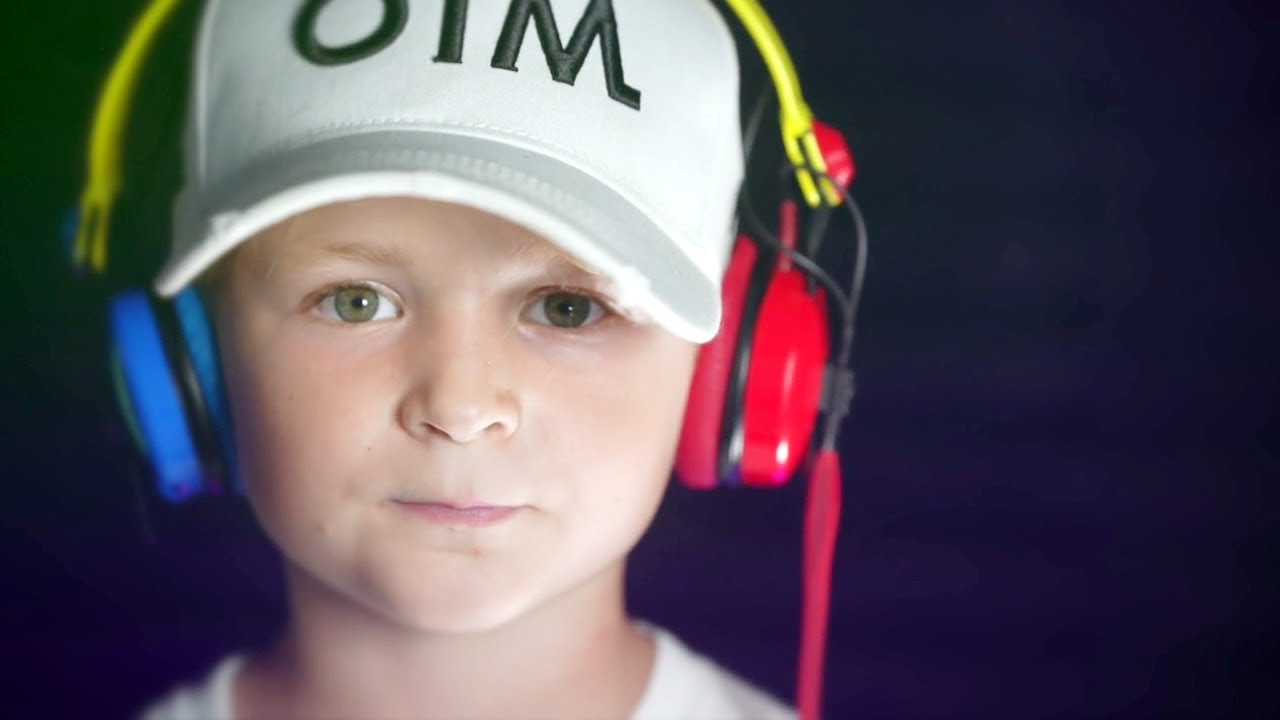 DJ Archie, aged seven, has hopes of playing Glastonbury - YouTube