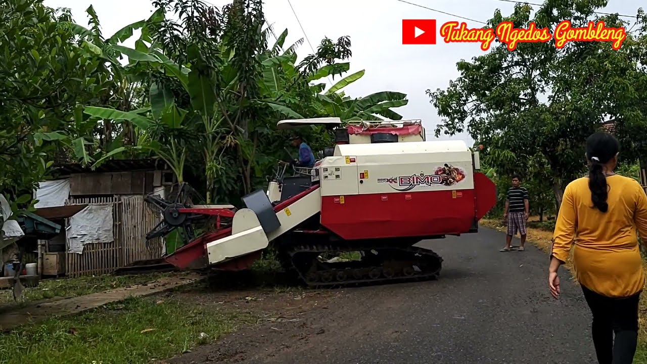 PROSES PENCUCIAN COMBINE HARVESTER MAXXI BIMO 102L - YouTube