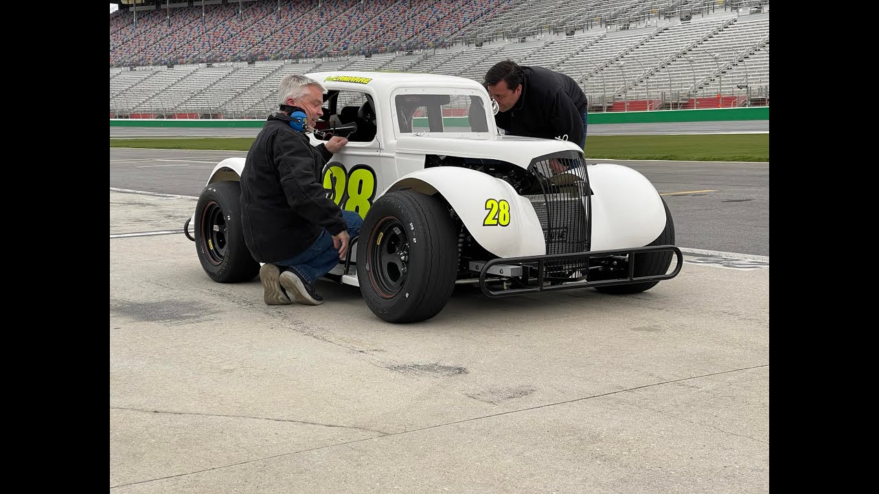 First laps in a Legend Car (Atlanta Motor Speedway) - YouTube